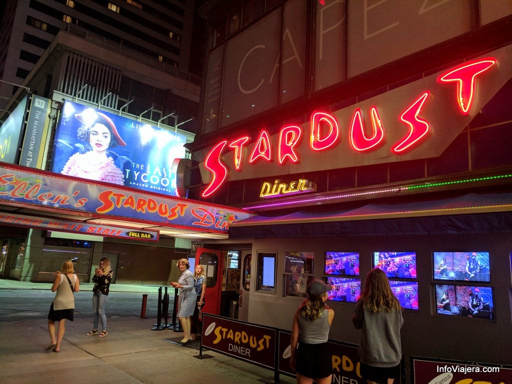 Ellen's Stardust Diner, un lugar diferente para comer en New York ...