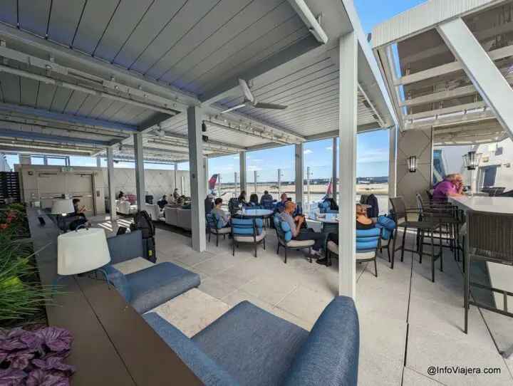 El Delta Sky Club del Concourse F en el aeropuerto de Atlanta (Estados ...