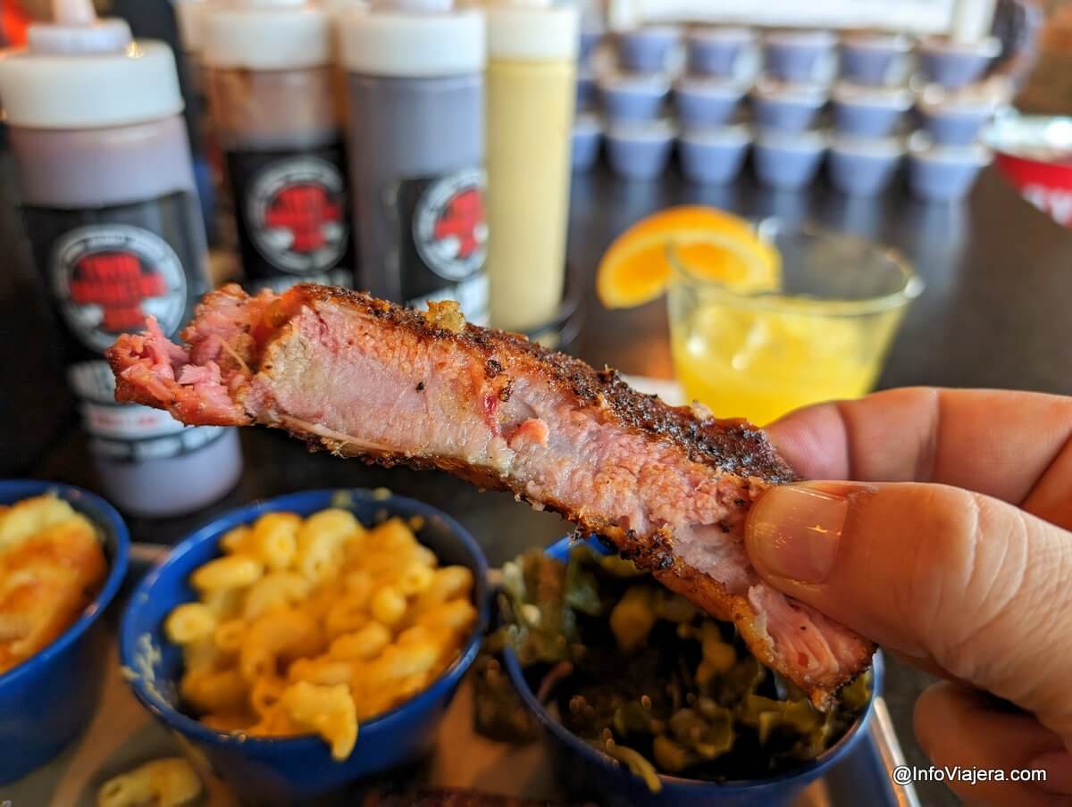 Una clásica barbacoa en Twin Smoker BBQ (Atlanta, Estados Unidos ...