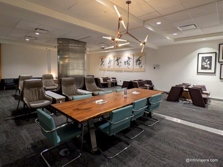 El Delta Sky Club del Concourse E en el aeropuerto de Atlanta (Estados ...