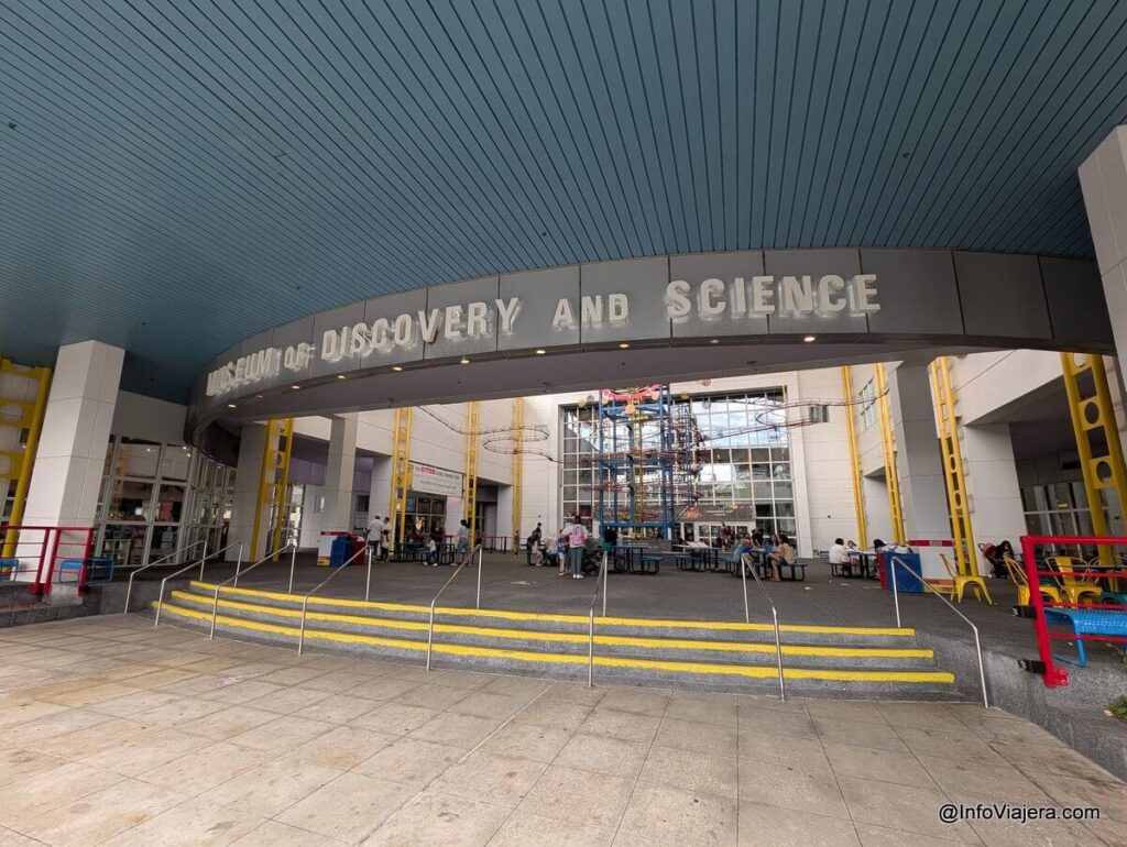 El Museum of Discovery and Science en Fort Lauderdale, Florida (USA ...