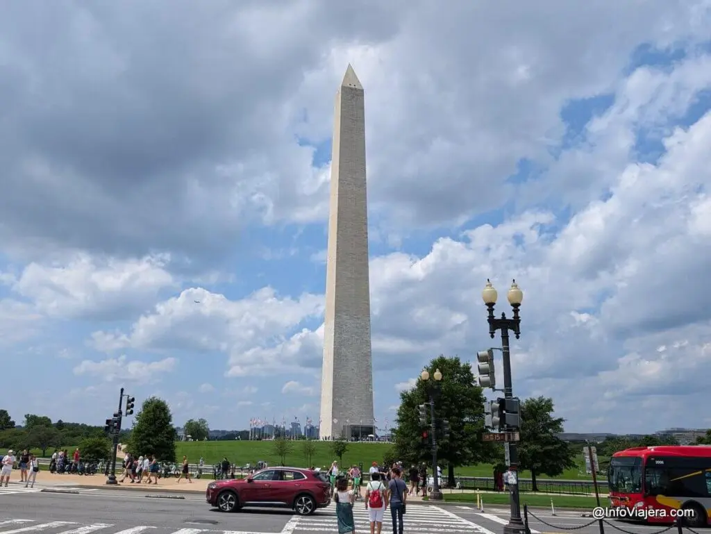 La visita al monumento a Washington en la capital de los Estados Unidos ...